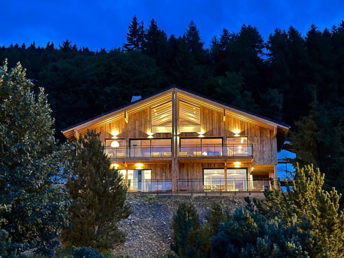300 M² Chalet ∙ 8 Chambres ∙ 16 Personnes - La Plagne