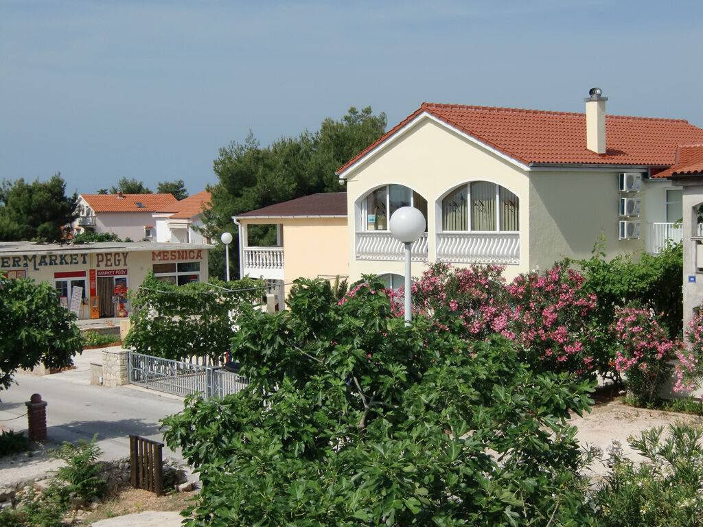 180 M² Maison De Vacances ∙ 5 Chambres ∙ 13 Personnes - Vir