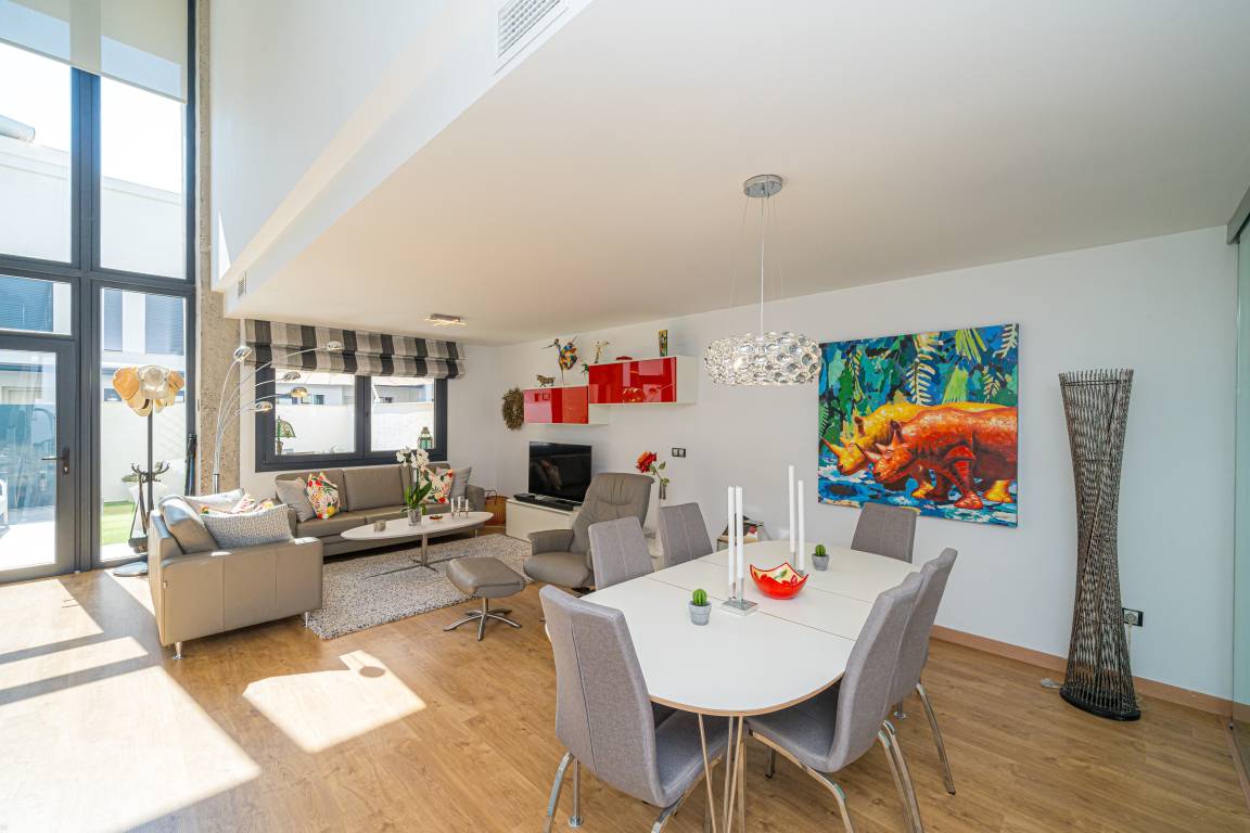 200 M² Bungalow ∙ 3 Habitaciones ∙ 6 Huéspedes - Benidorm