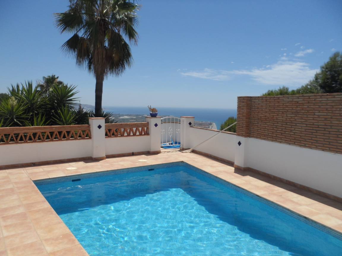 150 M² Villa ∙ 4 Bedrooms ∙ 8 Guests - Salobreña