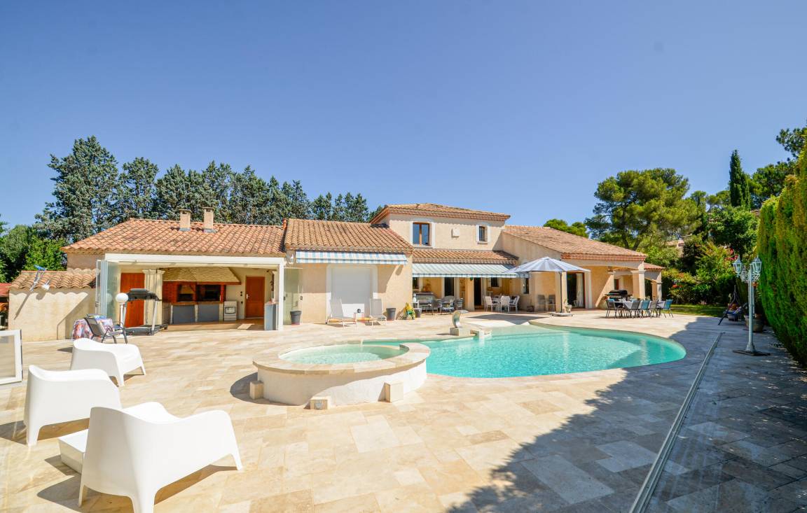 200 M² Maison De Vacances ∙ 4 Chambres ∙ 10 Personnes - Marignane