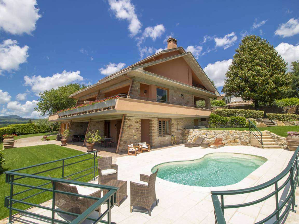 450 M² Maison De Vacances ∙ 6 Chambres ∙ 11 Personnes - Sutri