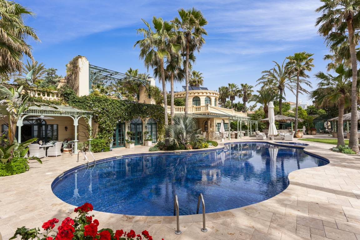 1065 M² Villa ∙ 9 Schlafzimmer ∙ 18 Gäste - Fuengirola