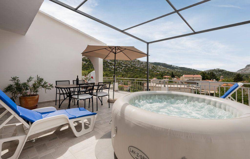 105 M² Huis ∙ 2 Slaapkamers ∙ 5 Gasten - Brač