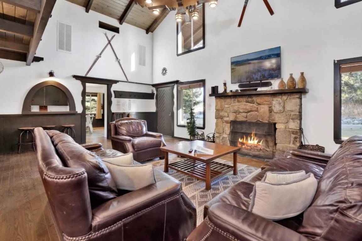 232 M² Hotel ∙ 6 Bedrooms ∙ 24 Guests - Big Bear, CA