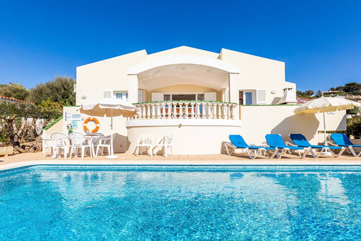 150 M² Villa ∙ 4 Bedrooms ∙ 8 Guests - Cala Galdana