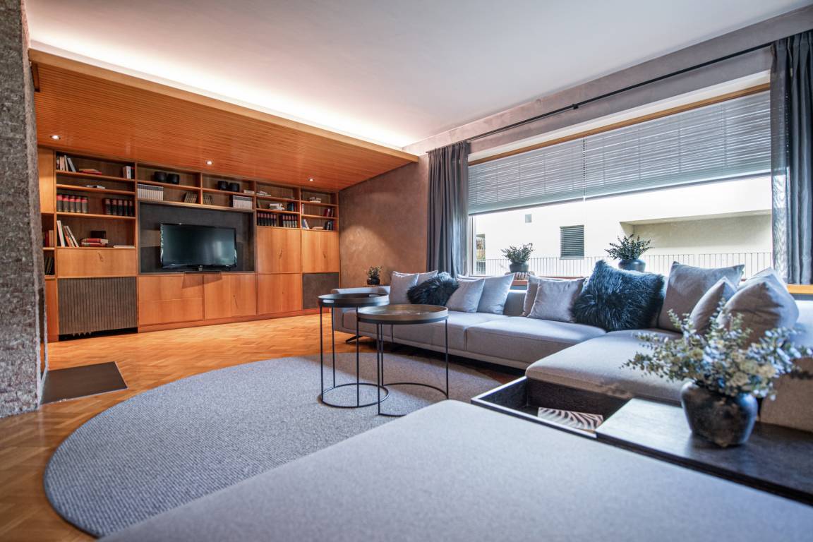 300 M² Villa ∙ 5 Bedrooms ∙ 10 Guests - Urtijëi