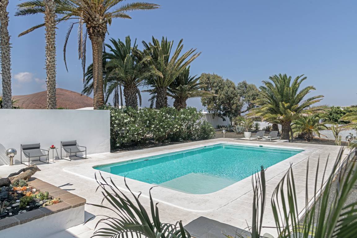 300 M² Villa ∙ 3 Bedrooms ∙ 6 Guests - Lanzarote