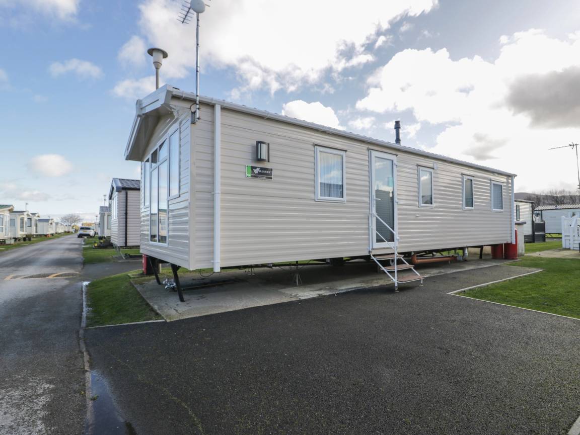 Cottage ∙ 3 Bedrooms ∙ 8 Guests - Prestatyn