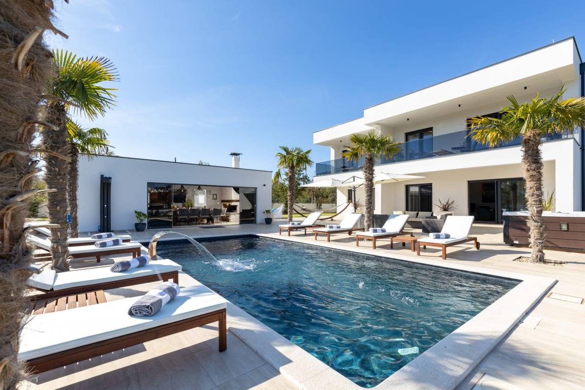 400 M² Villa ∙ 5 Bedrooms ∙ 13 Guests -