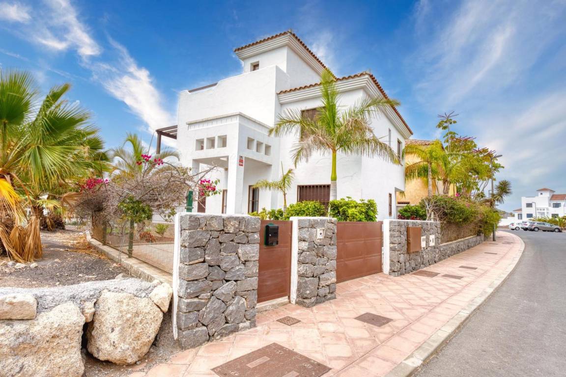 200 M² Villa ∙ 4 Bedrooms ∙ 8 Guests - El Médano