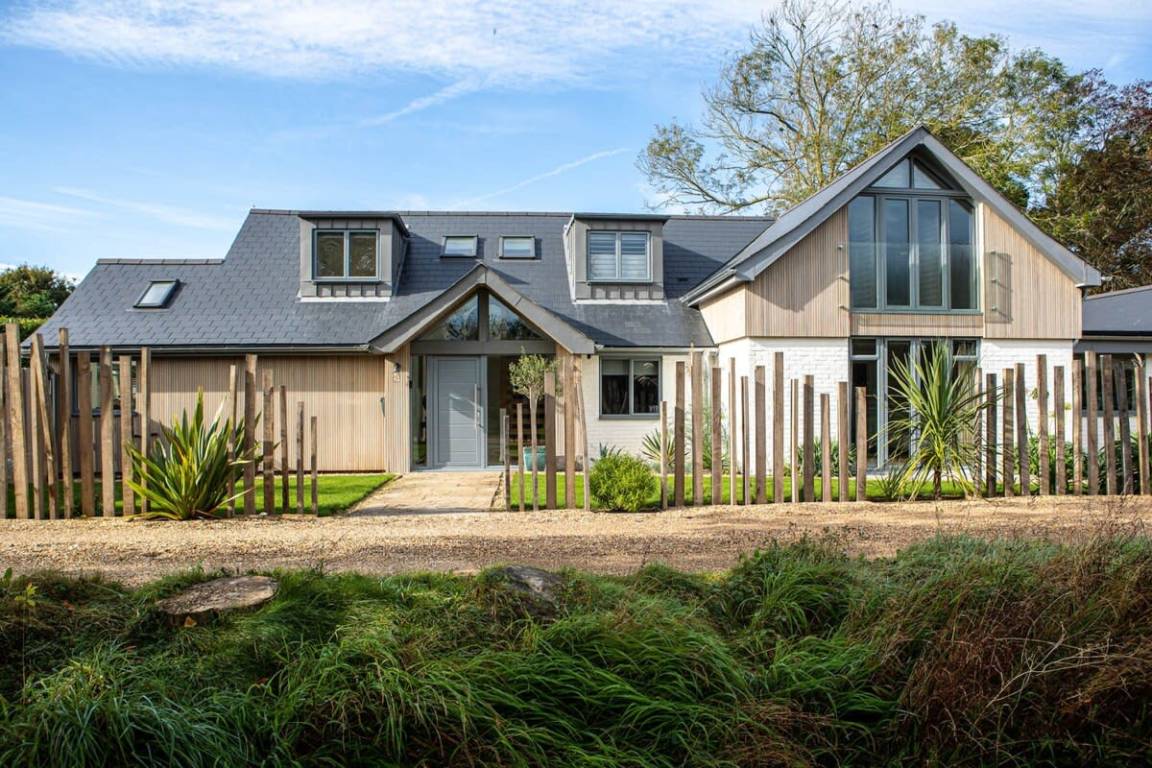 372 M² House ∙ 6 Bedrooms ∙ 12 Guests - Bosham