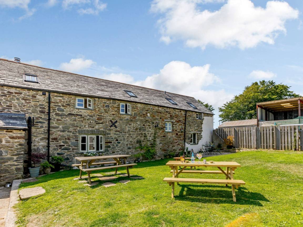 Cottage ∙ 5 Bedrooms ∙ 14 Guests - Devon