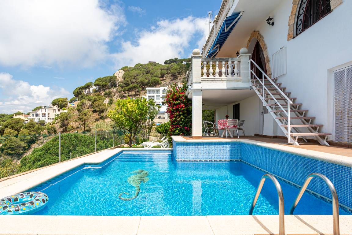 150 M² Villa ∙ 4 Chambres ∙ 9 Personnes - Lloret de Mar