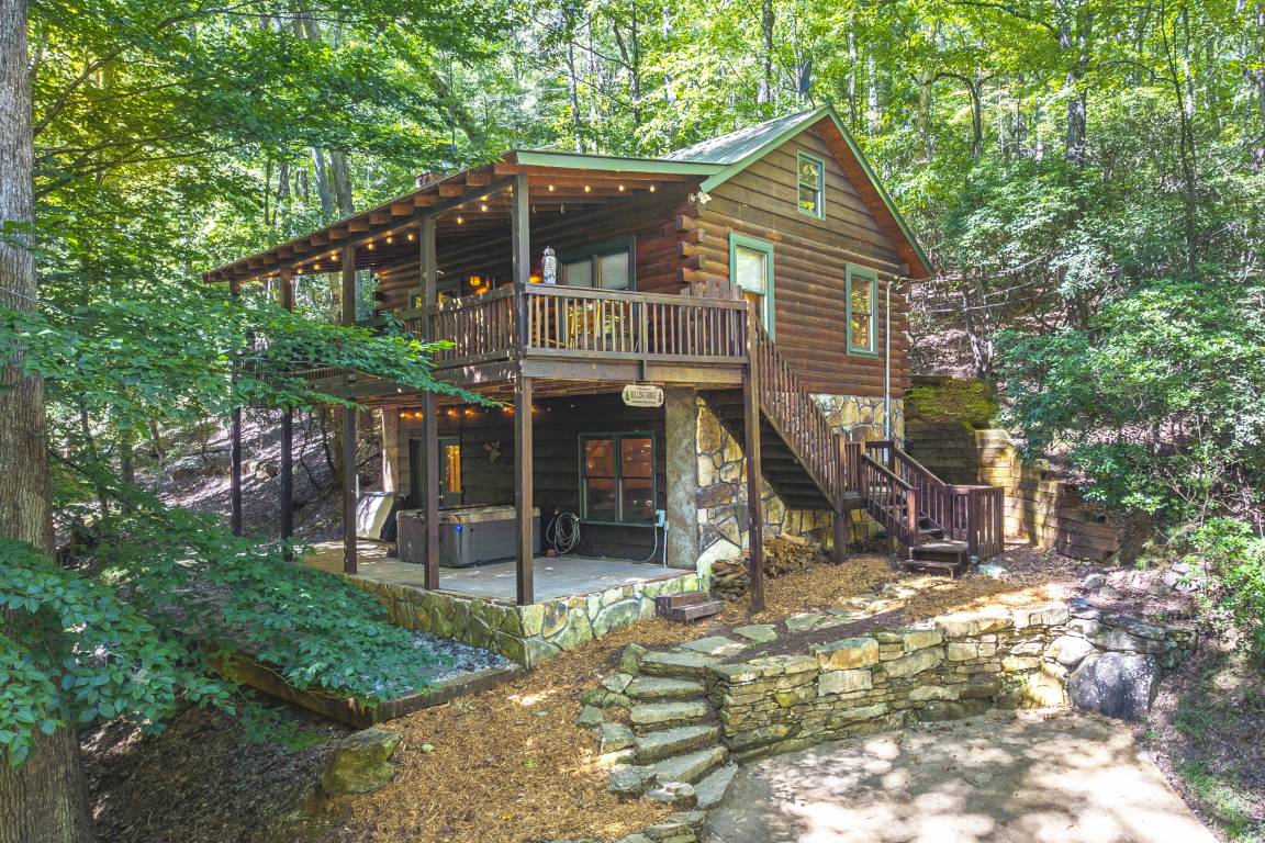 Cabin ∙ 2 Bedrooms ∙ 4 Guests - Ellijay, GA