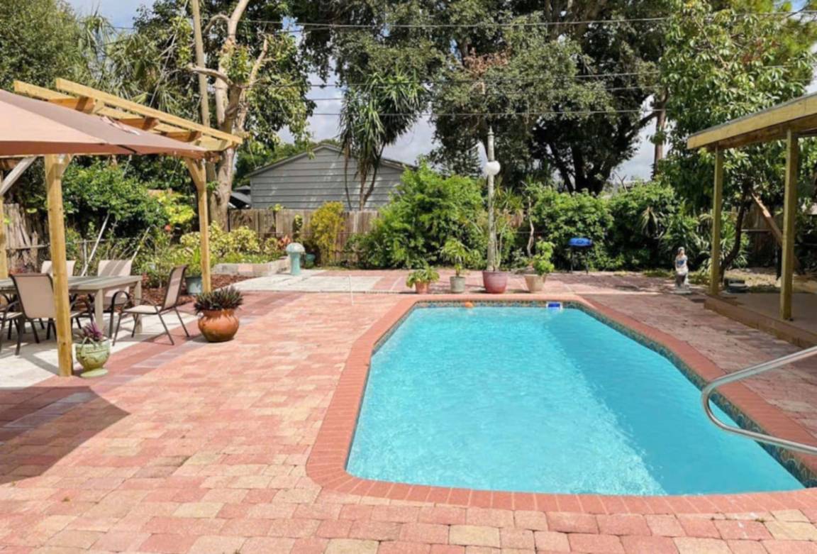 170 M² House ∙ 5 Bedrooms ∙ 10 Guests - Madeira Beach, FL