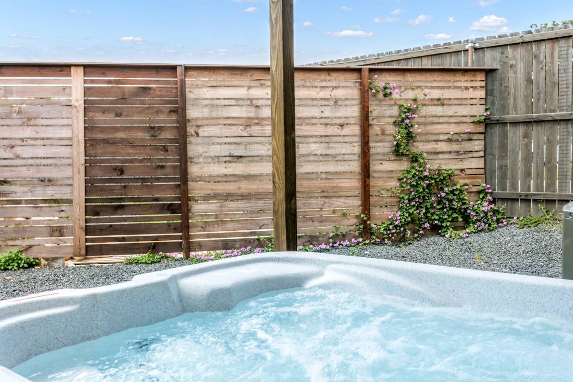 Condo ∙ 2 Bedrooms ∙ 4 Guests - Fredericksburg, TX