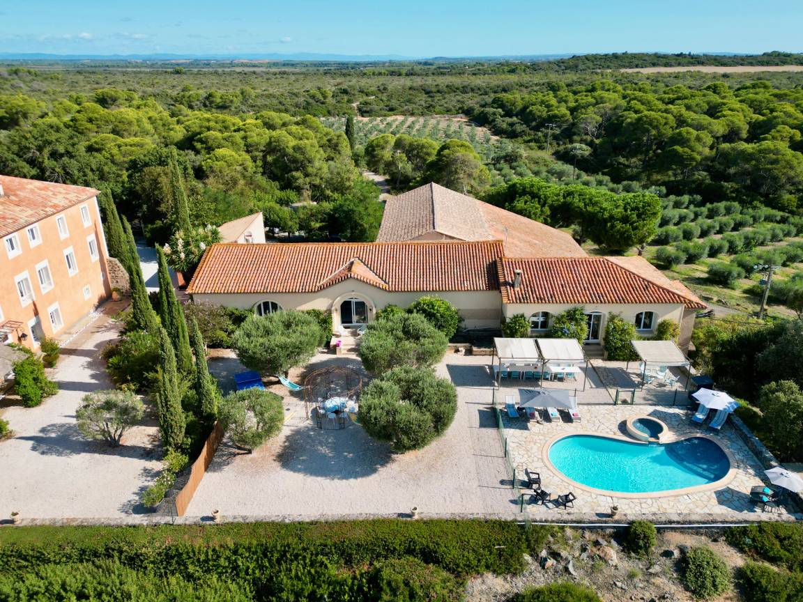 160 M² Maison De Vacances ∙ 4 Chambres ∙ 13 Personnes - Vias