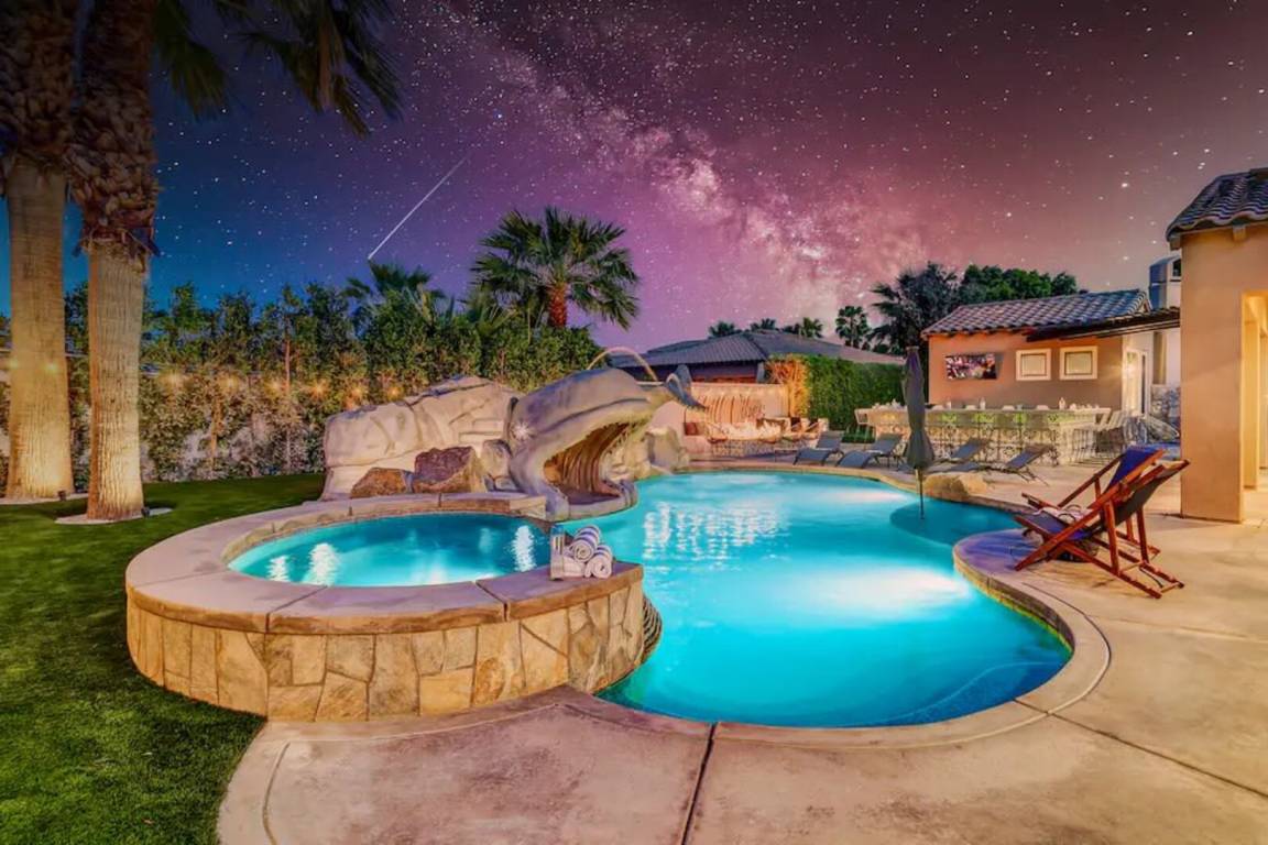 320 M² House ∙ 7 Bedrooms ∙ 16 Guests - La Quinta, CA