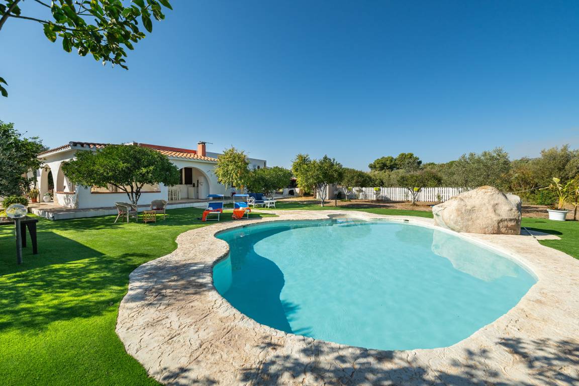 140 M² Villa ∙ 4 Bedrooms ∙ 10 Guests - Quartu Sant'Elena
