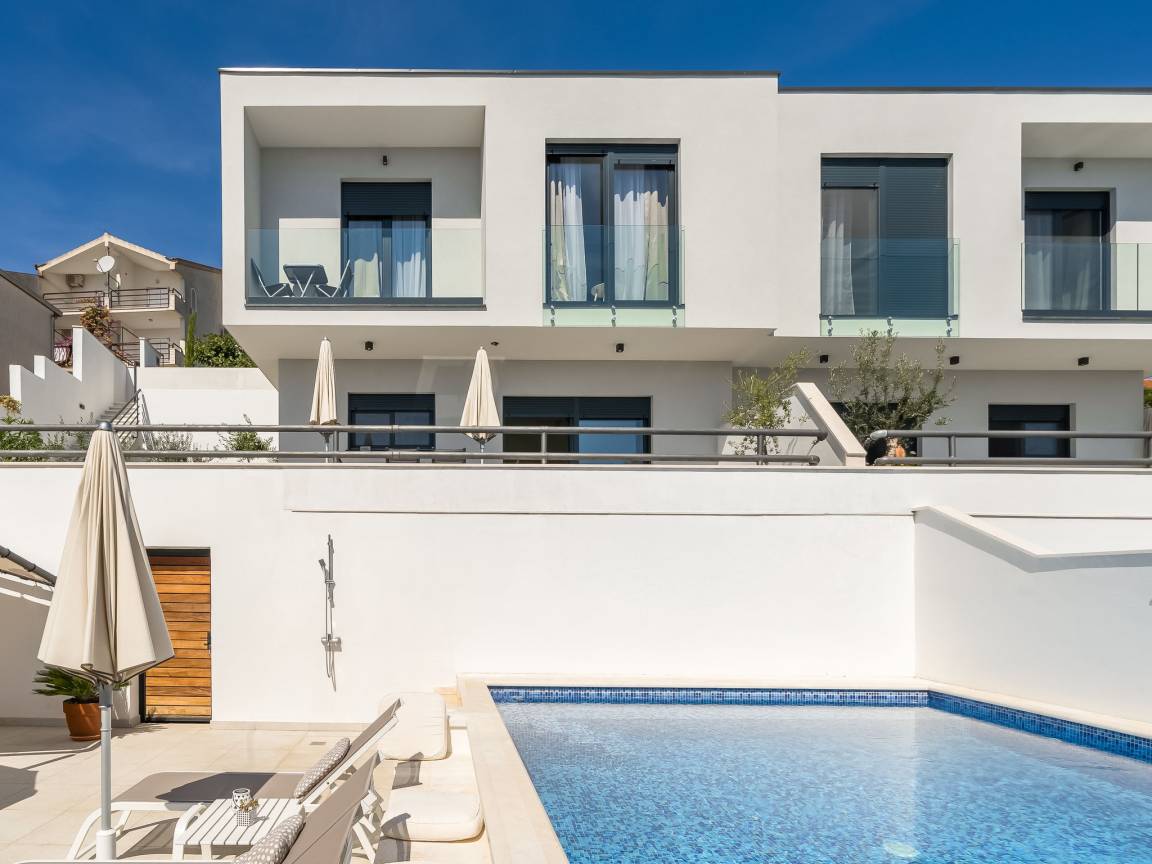 95 M² Ferienhaus ∙ 2 Schlafzimmer ∙ 4 Gäste - Okrug Gornji