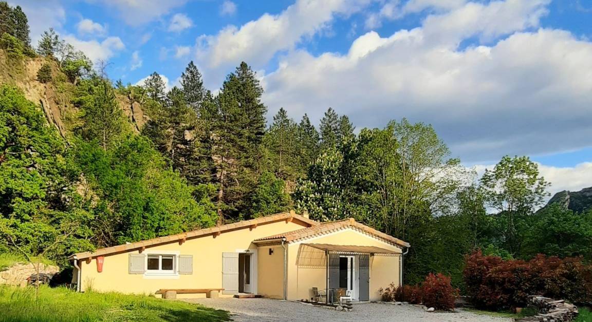 110 M² Gîte ∙ 3 Chambres ∙ 6 Personnes - Veynes