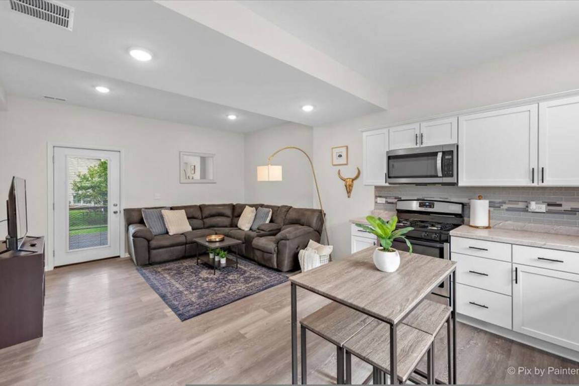 House ∙ 2 Bedrooms ∙ 5 Guests - Crystal Lake, IL