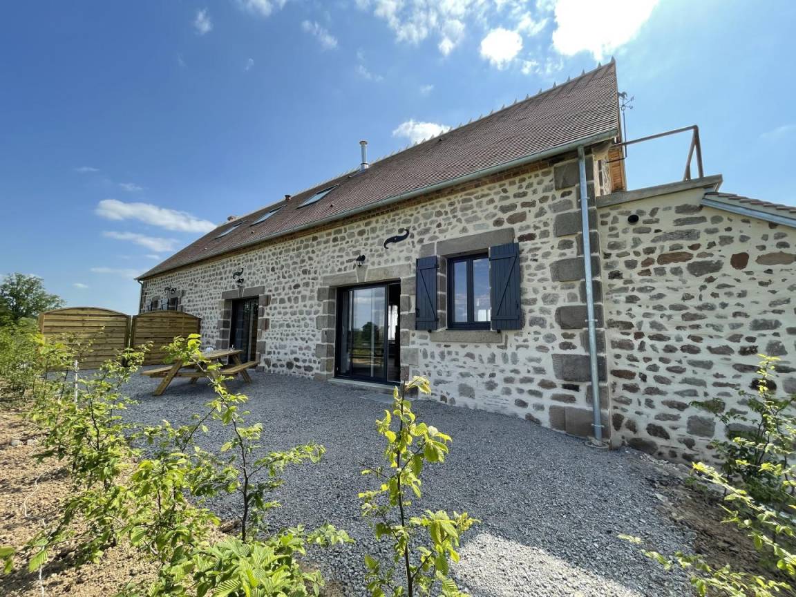 110 M² Gîte ∙ 3 Bedrooms ∙ 8 Guests - Auvergne