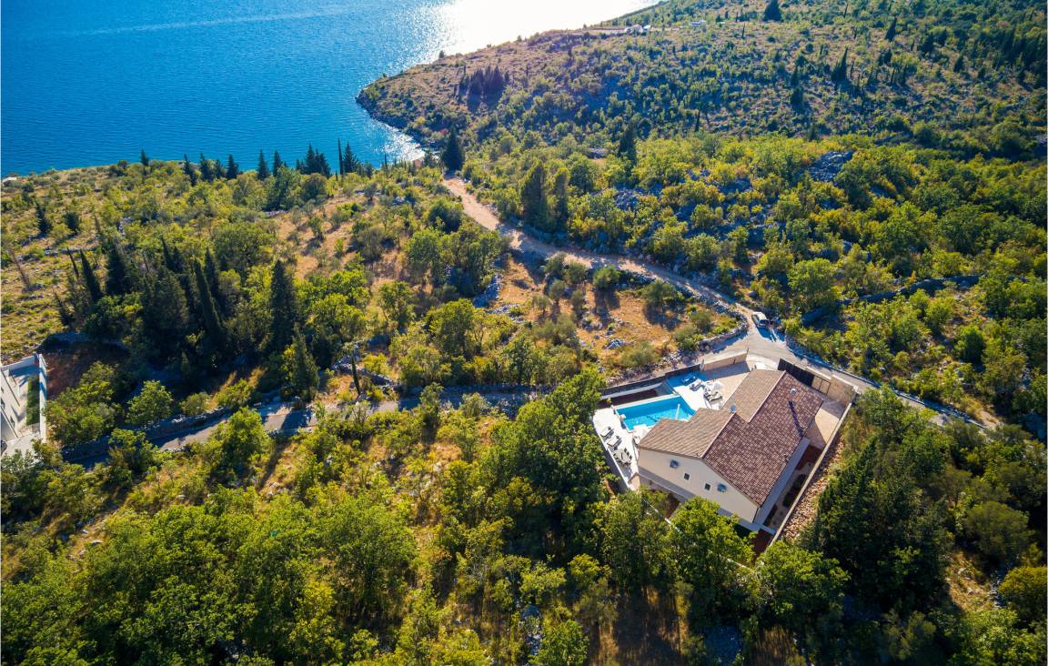 200 M² Ferienhaus ∙ 4 Schlafzimmer ∙ 8 Gäste - Starigrad-Paklenica