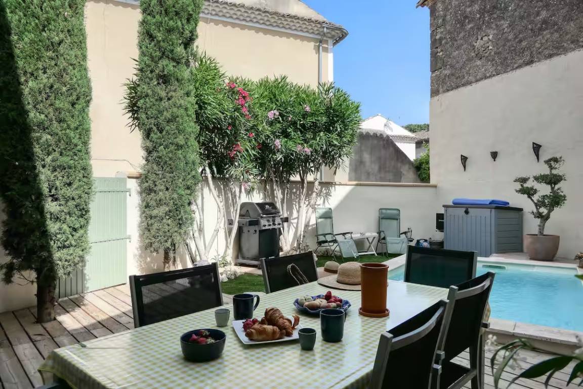 Huis ∙ 2 Slaapkamers ∙ 6 Gasten - Suze-la-Rousse