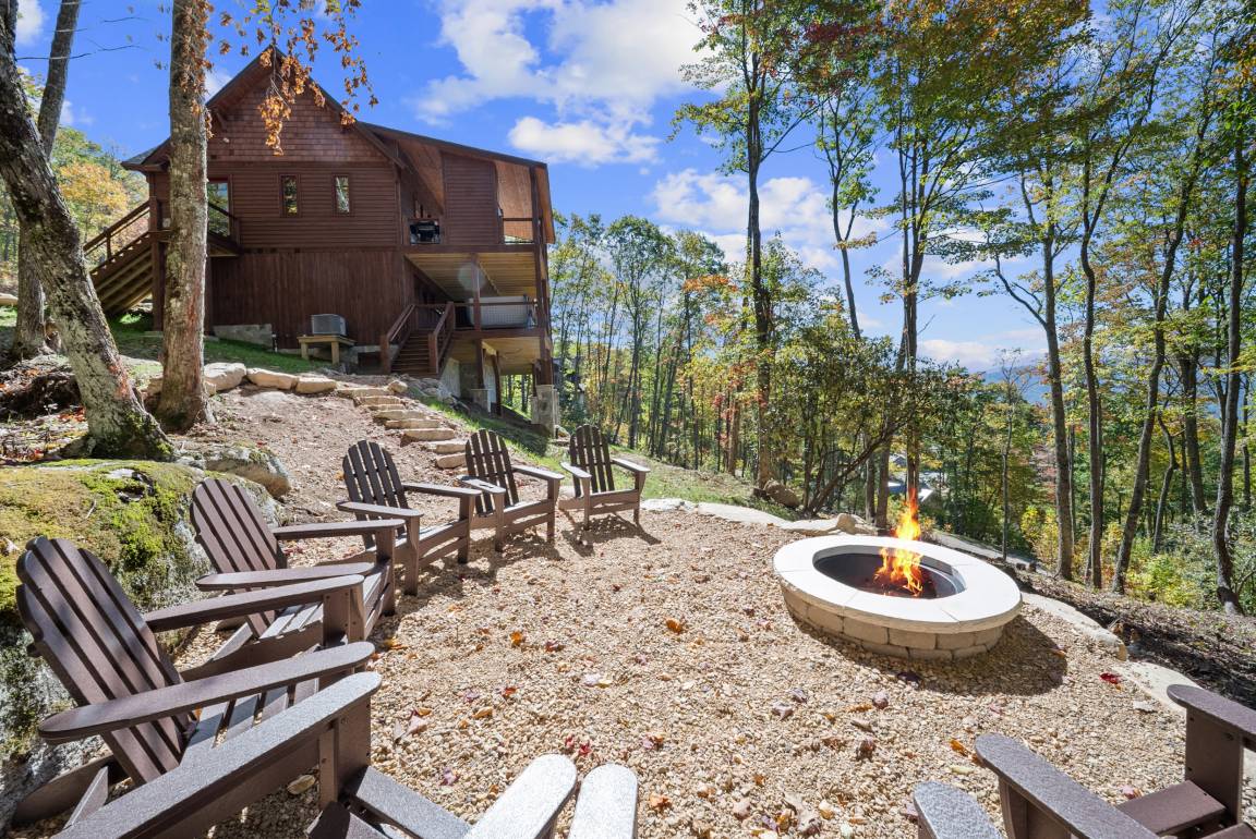 Cabin ∙ 4 Bedrooms ∙ 13 Guests - Sugar Mountain, NC