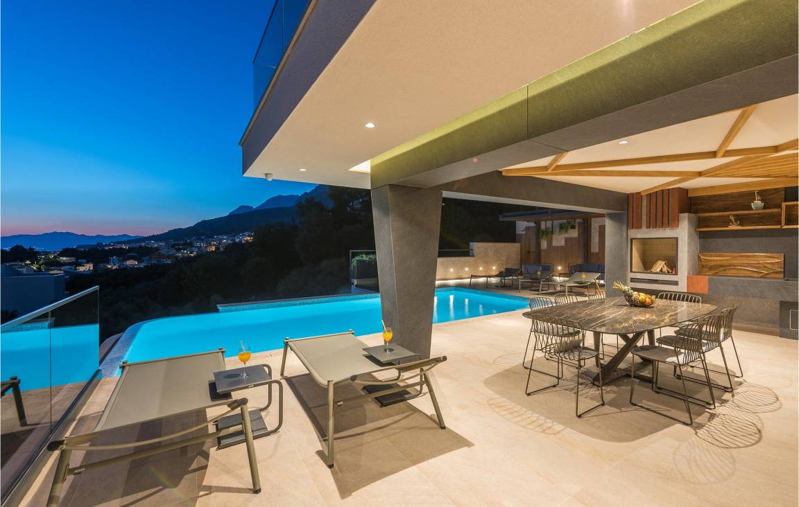 465 M² Huis ∙ 5 Slaapkamers ∙ 12 Gasten - Tučepi