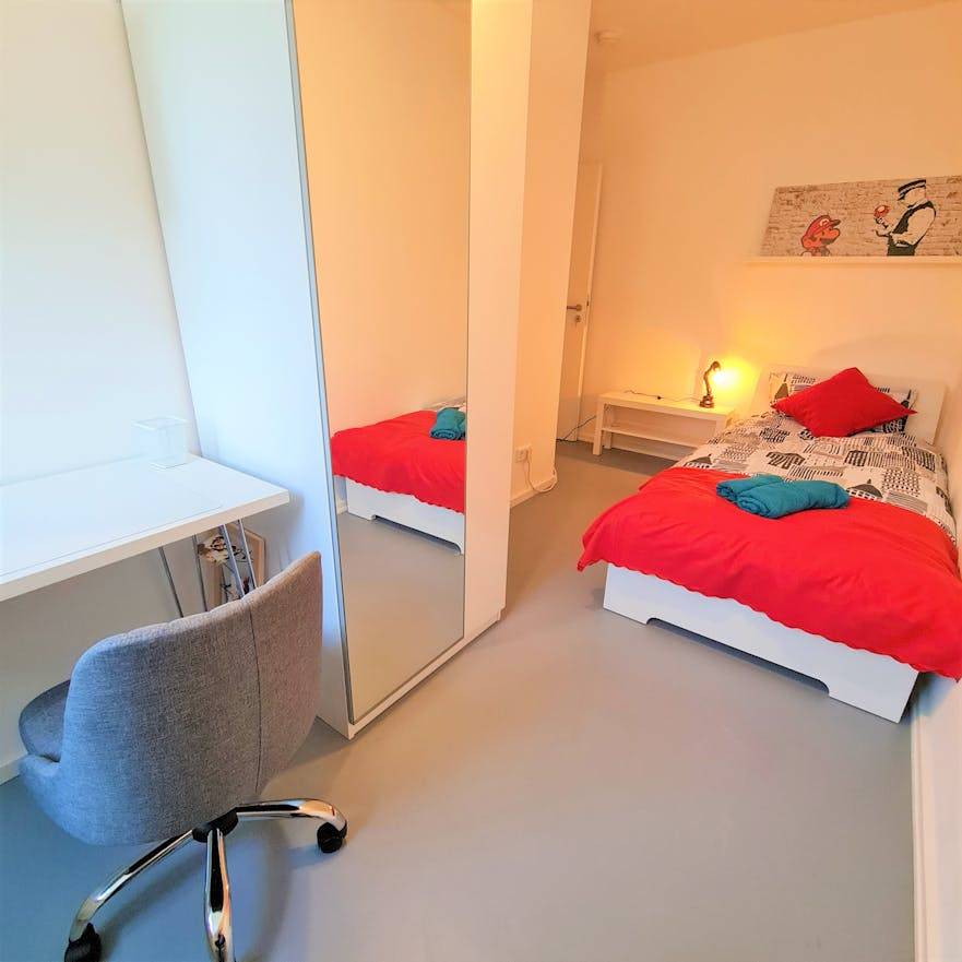 350 M² Private Room ∙ 1 Bedroom ∙ 1 Guest - Bonn