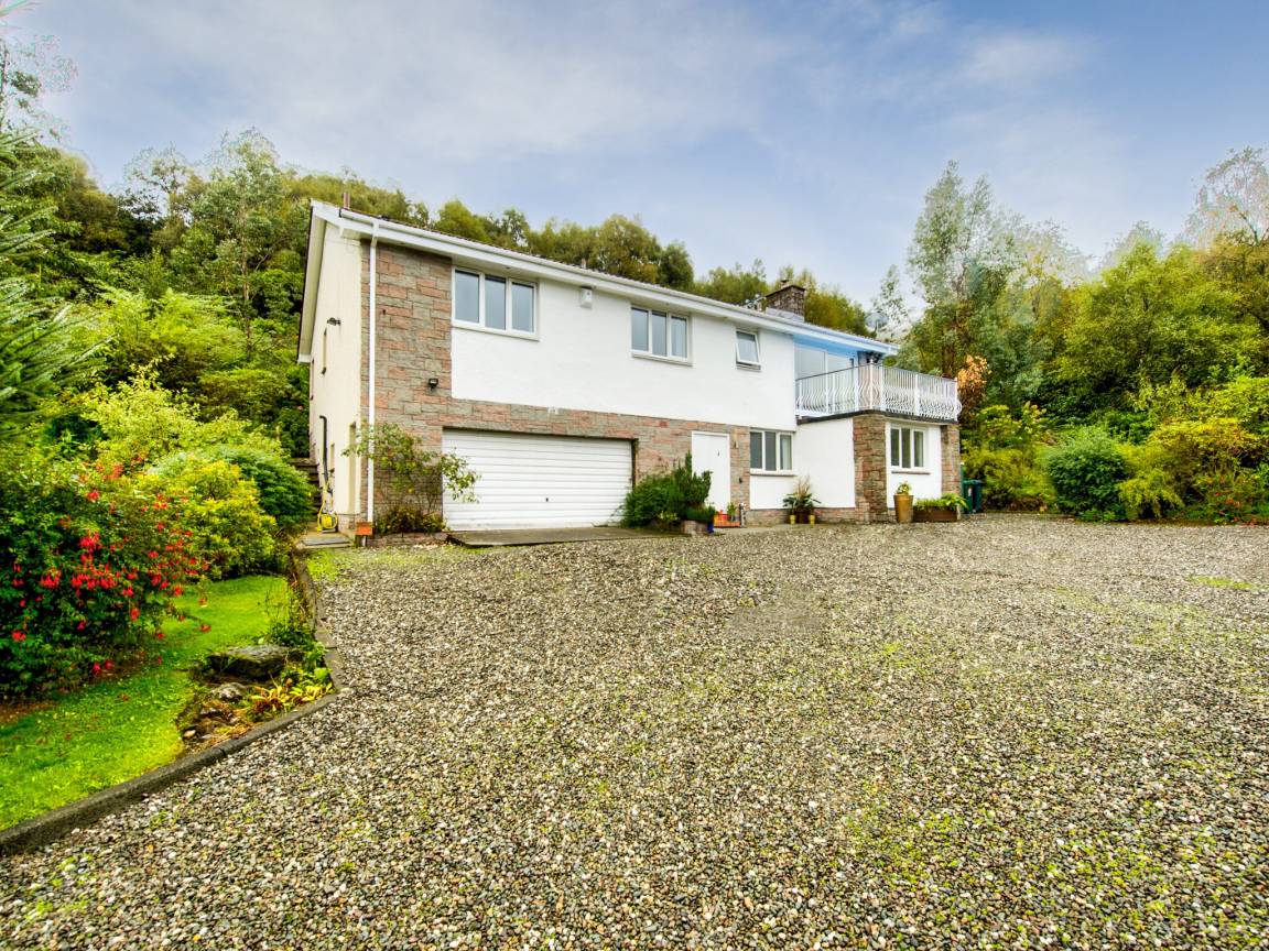 Cottage ∙ 4 Bedrooms ∙ 12 Guests - Loch Lomond
