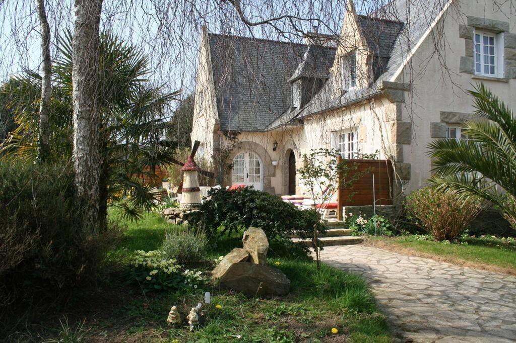 240 M² Villa ∙ 5 Chambres ∙ 11 Personnes - Plouescat