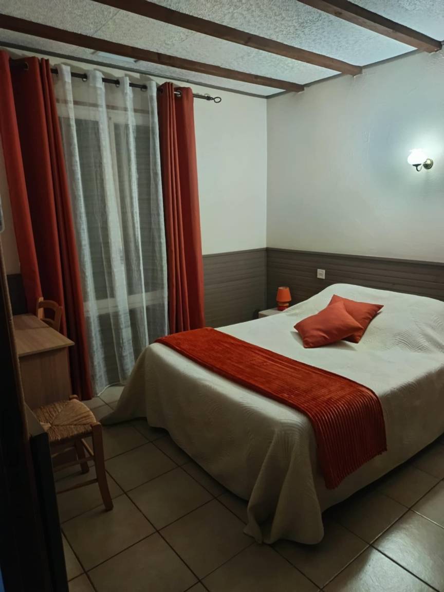 Bed And Breakfast ∙ 1 Bedroom ∙ 2 Guests - Orange, France