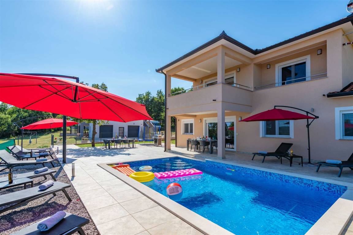 276 M² Apartment ∙ 5 Bedrooms ∙ 9 Guests - Labin