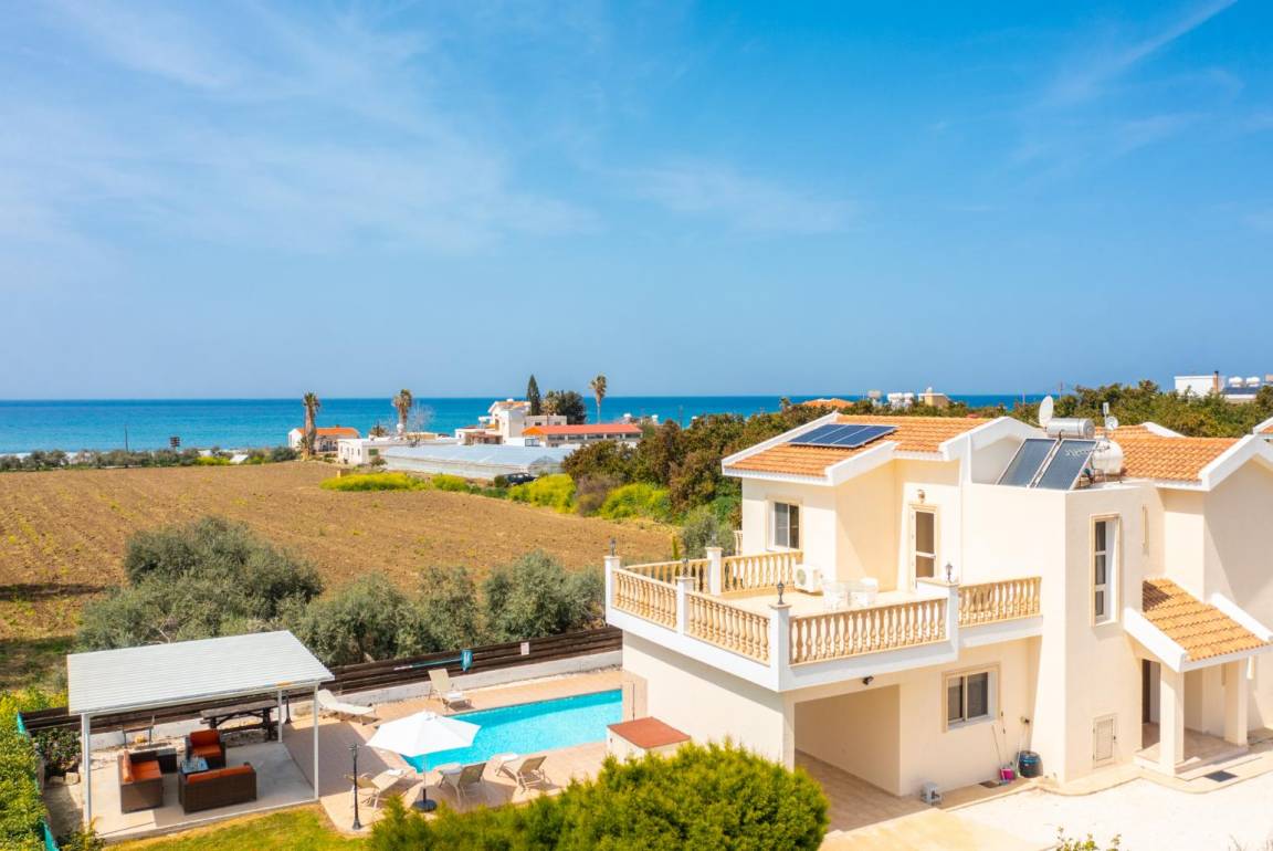 225 M² Villa ∙ 4 Bedrooms ∙ 9 Guests - Argaka
