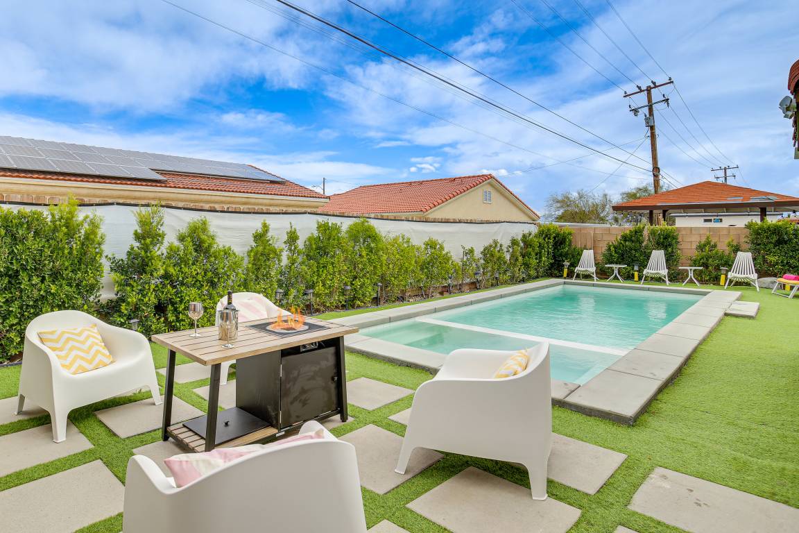 139 M² House ∙ 4 Bedrooms ∙ 10 Guests - Desert Hot Springs, CA