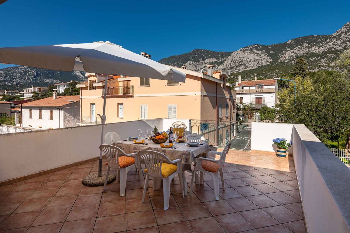 90 M² Huis ∙ 3 Slaapkamers ∙ 8 Gasten - Cala Gonone