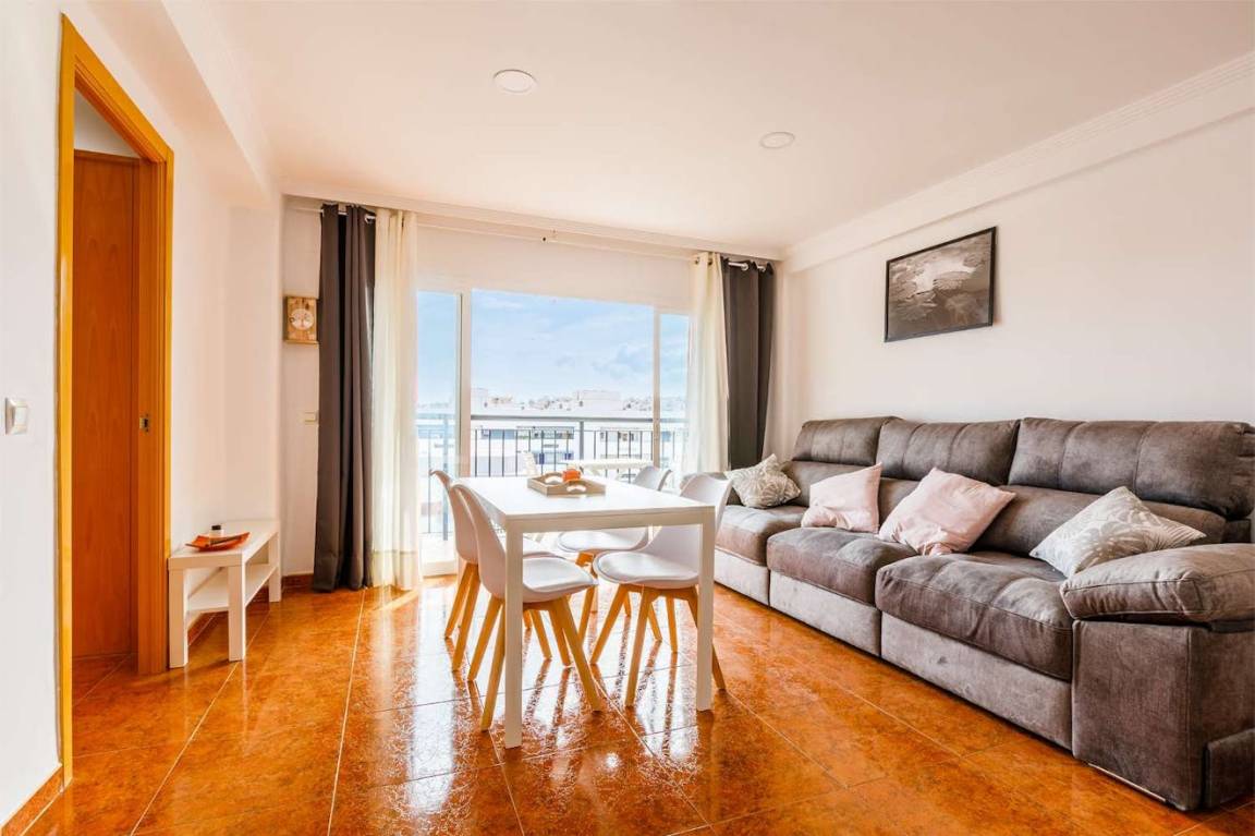50 M² Apartamento ∙ 2 Habitaciones ∙ 4 Huéspedes - Vélez-Málaga