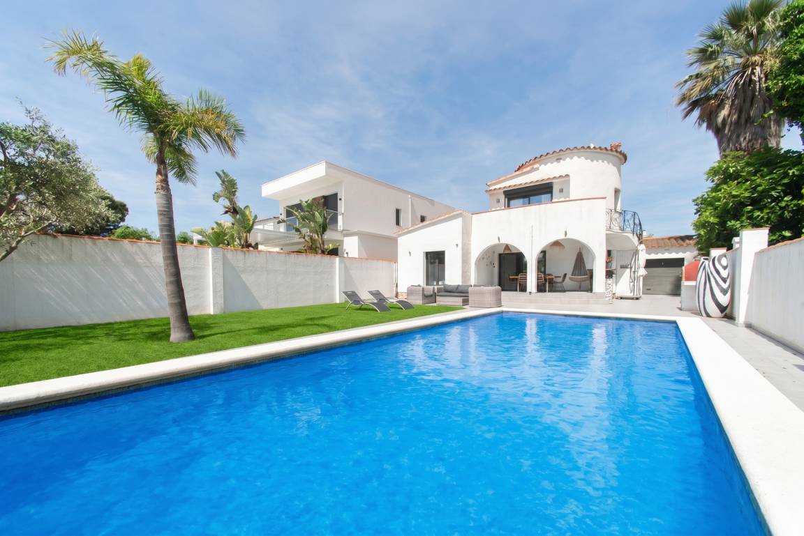 120 M² Villa ∙ 3 Habitaciones ∙ 6 Huéspedes - Empuriabrava