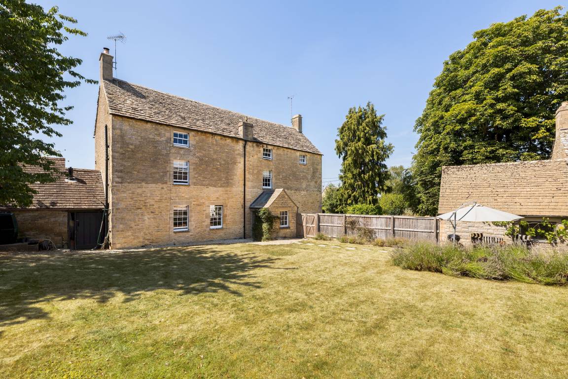186 M² House ∙ 3 Bedrooms ∙ 6 Guests - Cirencester