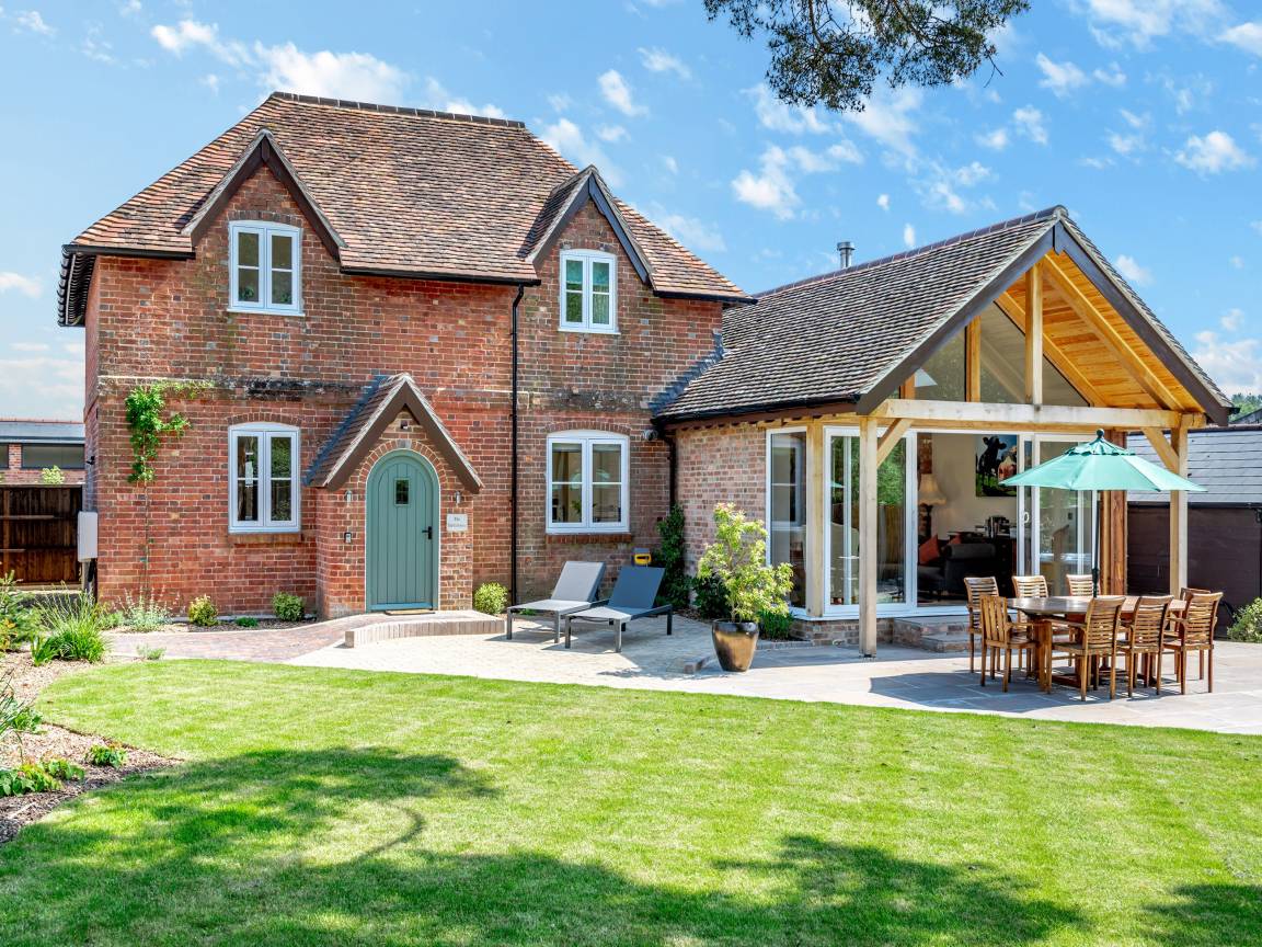 Cottage ∙ 4 Bedrooms ∙ 8 Guests - Bournemouth