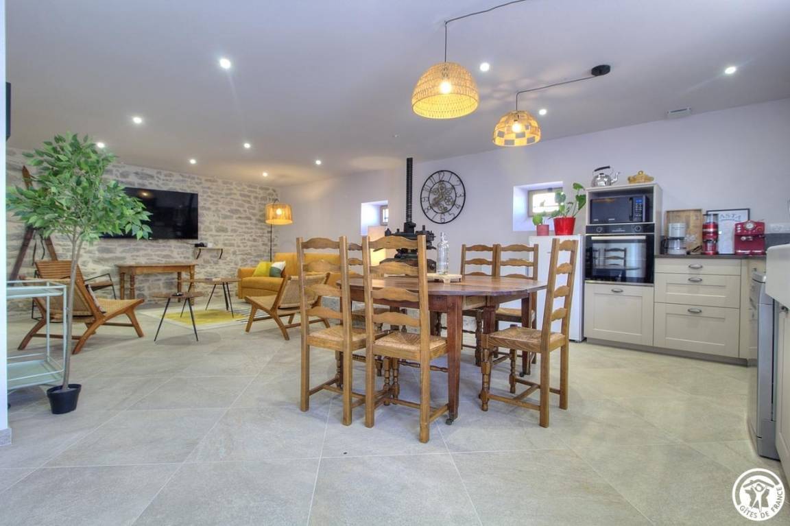 180 M² Gîte ∙ 5 Chambres ∙ 12 Personnes - Ambérieu-en-Bugey