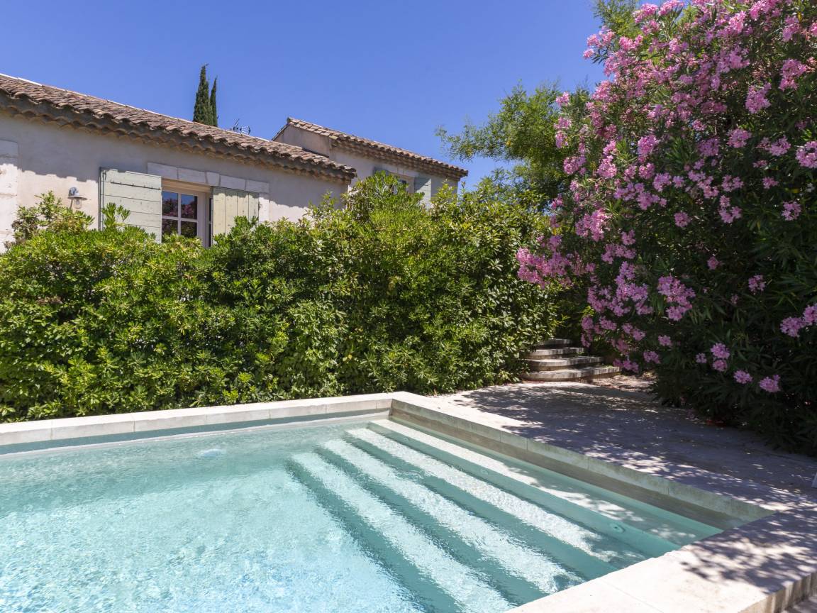 150 M² Maison De Vacances ∙ 4 Chambres ∙ 8 Personnes - Mouriès