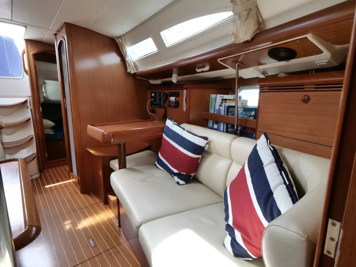 11 M² Houseboat ∙ 2 Bedrooms ∙ 4 Guests - Loch Awe