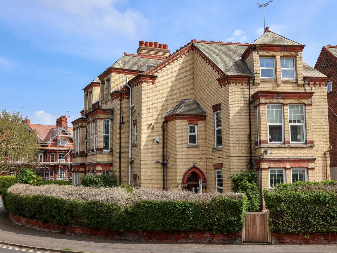 Cottage ∙ 6 Bedrooms ∙ 20 Guests - Bridlington