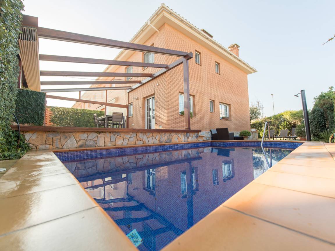 229 M² Cottage ∙ 3 Bedrooms ∙ 7 Guests - Catalonia
