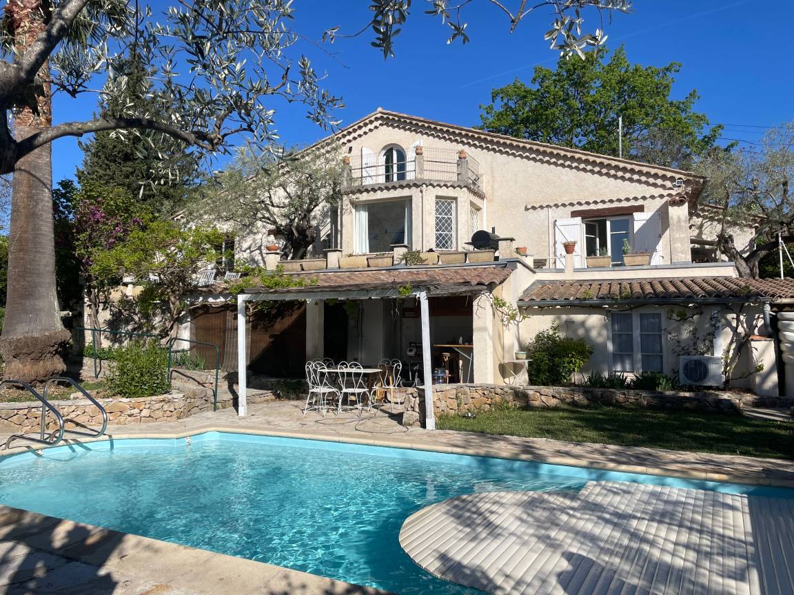 170 M² Villa ∙ 5 Chambres ∙ 10 Personnes - Fayence